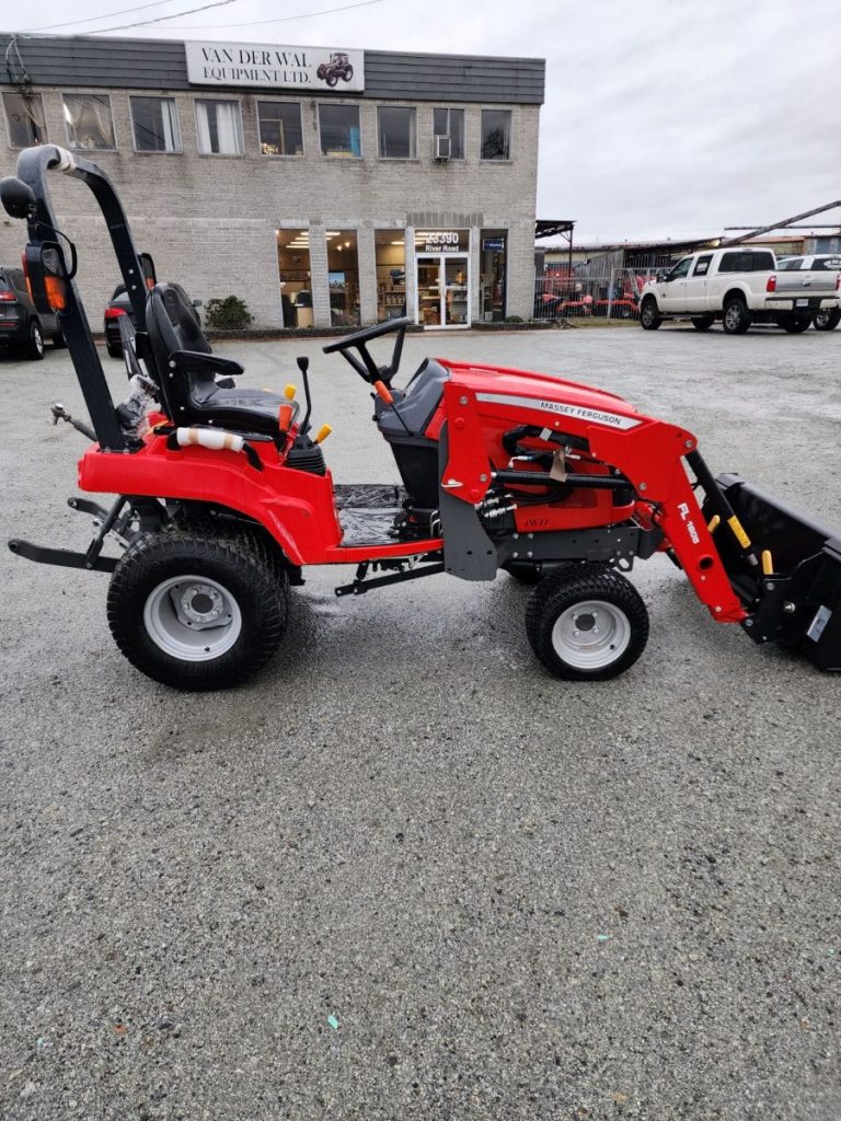 Massey Ferguson GC1725M Tractor | Vanderwal Equipment